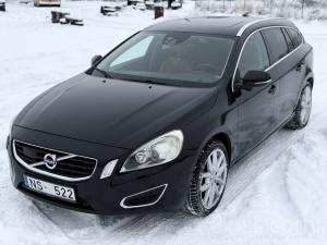 Melns Volvo V60 2012 Ogre, ar dzinēja tilpumu 2.40 L un nobraukumu 369 tūkst. km par 7200 €, foto 6 vietnē AUTOMOTO.COM.LV