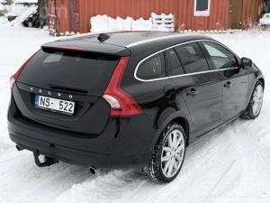 Melns Volvo V60 2012 Ogre, ar dzinēja tilpumu 2.40 L un nobraukumu 369 tūkst. km par 7200 €, foto 9 vietnē AUTOMOTO.COM.LV