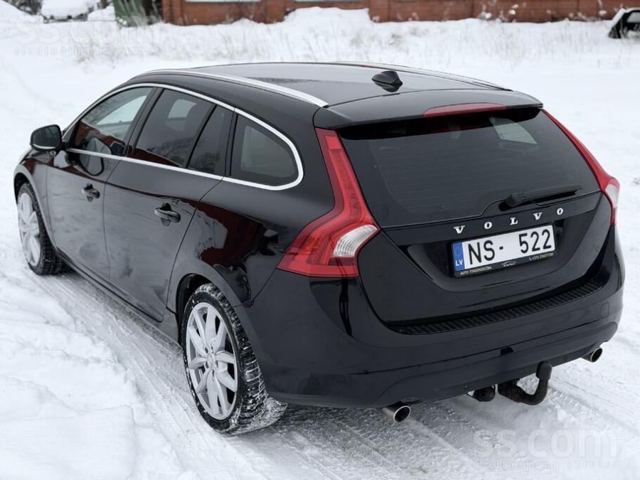 Melns Volvo V60 2012 Ogre, ar dzinēja tilpumu 2.40 L un nobraukumu 369 tūkst. km par 7200 €, foto 11 vietnē AUTOMOTO.COM.LV