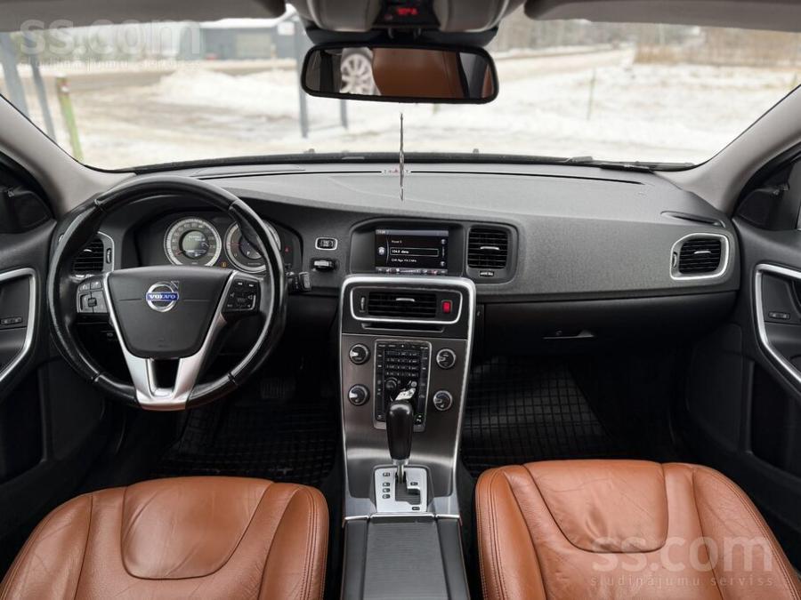 Melns Volvo V60 2012 Ogre, ar dzinēja tilpumu 2.40 L un nobraukumu 369 tūkst. km par 7200 €, foto 12 vietnē AUTOMOTO.COM.LV