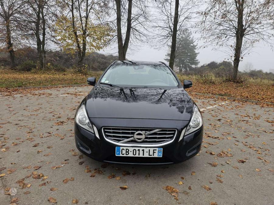 Melns Volvo V60 2012 Tauragė, ar dzinēja tilpumu 1.98 L un nobraukumu 281 tūkst. km par 5300 €, foto 1 vietnē AUTOMOTO.COM.LV