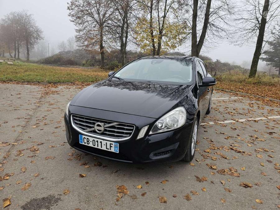 Melns Volvo V60 2012 Tauragė, ar dzinēja tilpumu 1.98 L un nobraukumu 281 tūkst. km par 5300 €, foto 2 vietnē AUTOMOTO.COM.LV