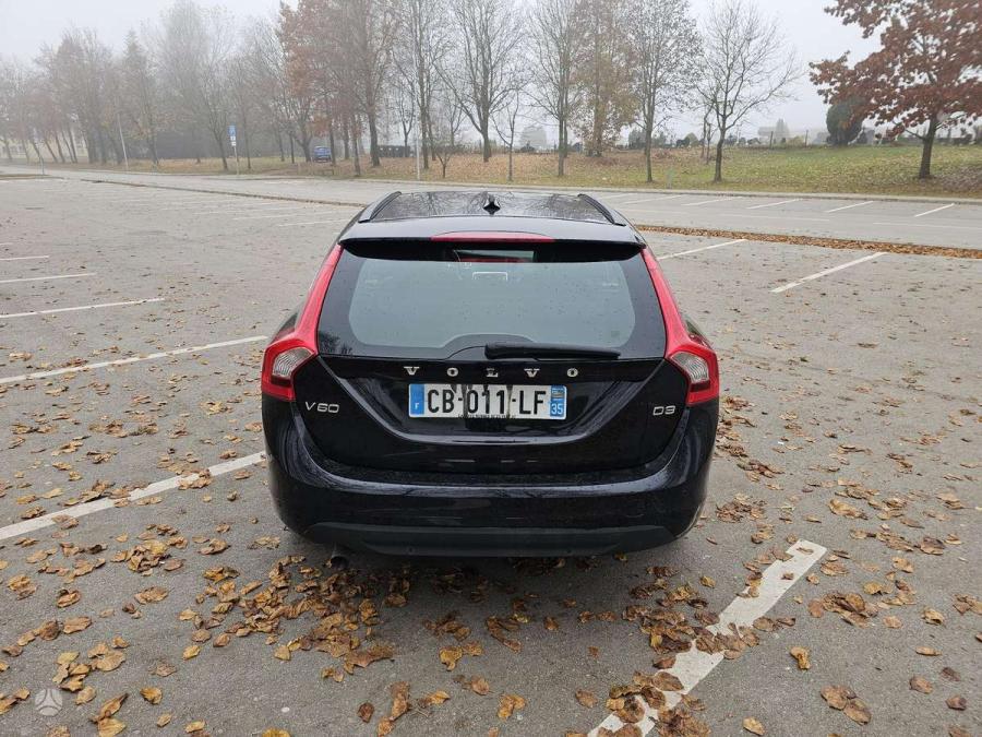 Melns Volvo V60 2012 Tauragė, ar dzinēja tilpumu 1.98 L un nobraukumu 281 tūkst. km par 5300 €, foto 7 vietnē AUTOMOTO.COM.LV