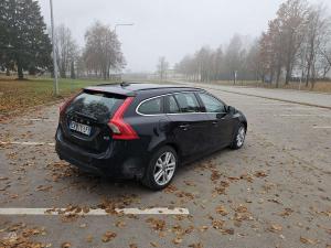 Melns Volvo V60 2012 Tauragė, ar dzinēja tilpumu 1.98 L un nobraukumu 281 tūkst. km par 5300 €, foto 8 vietnē AUTOMOTO.COM.LV