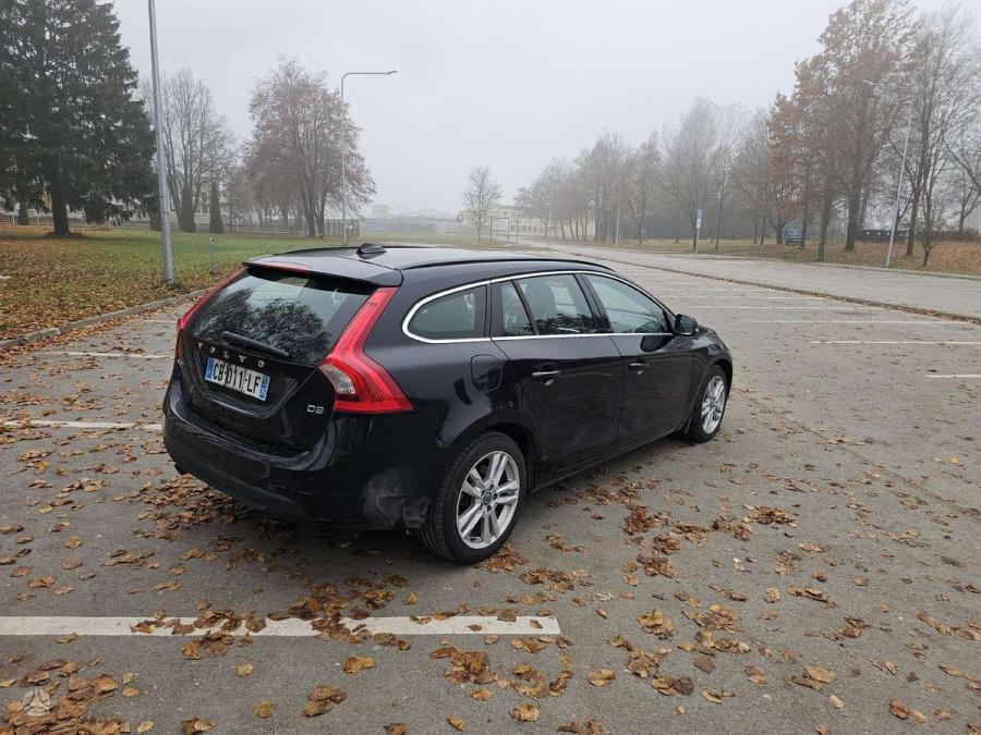 Melns Volvo V60 2012 Tauragė, ar dzinēja tilpumu 1.98 L un nobraukumu 281 tūkst. km par 5300 €, foto 8 vietnē AUTOMOTO.COM.LV