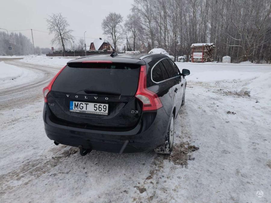Melns Volvo V60 2012 Panevēža, ar dzinēja tilpumu 1.98 L un nobraukumu 369 tūkst. km par 5300 €, foto 4 vietnē AUTOMOTO.COM.LV