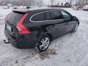 Melns Volvo V60 2012 Panevēža, ar dzinēja tilpumu 1.98 L un nobraukumu 369 tūkst. km par 5300 €, foto 5 vietnē AUTOMOTO.COM.LV