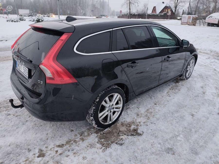 Melns Volvo V60 2012 Panevēža, ar dzinēja tilpumu 1.98 L un nobraukumu 369 tūkst. km par 5300 €, foto 5 vietnē AUTOMOTO.COM.LV