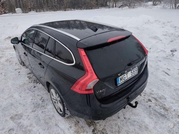 Black Volvo V60 2012 in Panevezys, with an engine capacity of 1.98 L and mileage of 369 thousand km for 5300 €, photo 6 on AUTOMOTO.COM.LV
