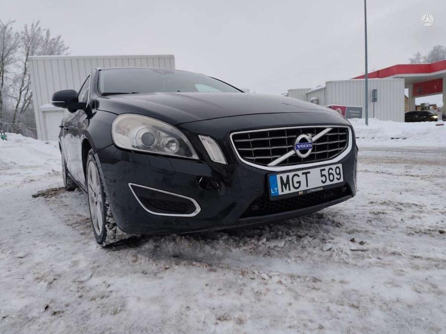 Melns Volvo V60 2012 Panevēža, ar dzinēja tilpumu 1.98 L un nobraukumu 369 tūkst. km par 5300 €, foto 8 vietnē AUTOMOTO.COM.LV
