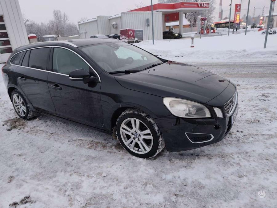Melns Volvo V60 2012 Panevēža, ar dzinēja tilpumu 1.98 L un nobraukumu 369 tūkst. km par 5300 €, foto 9 vietnē AUTOMOTO.COM.LV