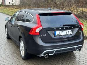 Melns Volvo V60 2012 Viļņa, ar dzinēja tilpumu 2.00 L un nobraukumu 342 tūkst. km par 6200 €, foto 2 vietnē AUTOMOTO.COM.LV