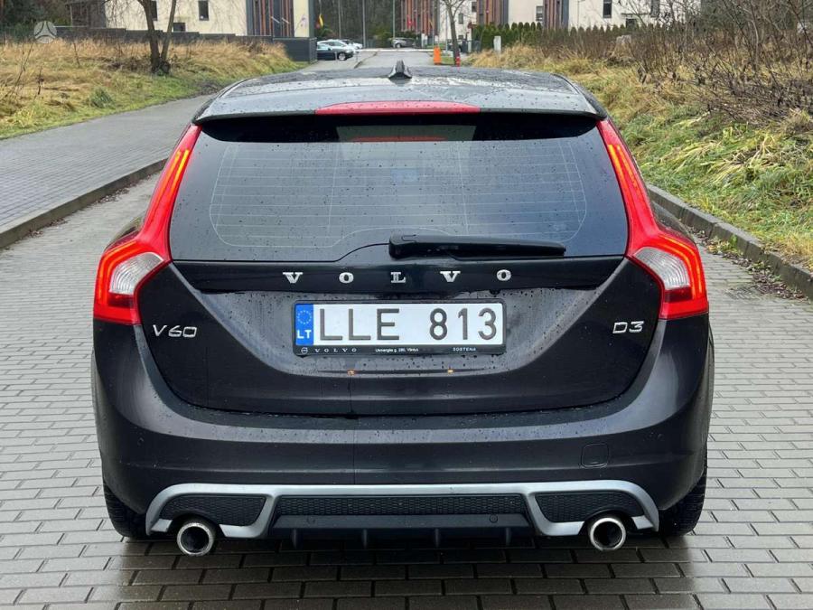Melns Volvo V60 2012 Viļņa, ar dzinēja tilpumu 2.00 L un nobraukumu 342 tūkst. km par 6200 €, foto 3 vietnē AUTOMOTO.COM.LV
