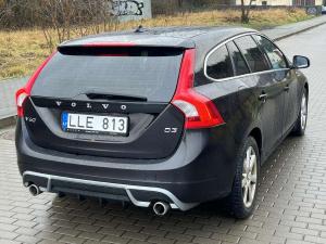 Melns Volvo V60 2012 Viļņa, ar dzinēja tilpumu 2.00 L un nobraukumu 342 tūkst. km par 6200 €, foto 4 vietnē AUTOMOTO.COM.LV