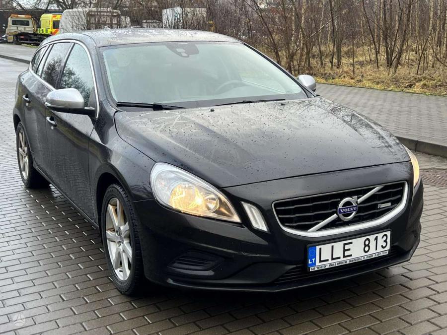 Melns Volvo V60 2012 Viļņa, ar dzinēja tilpumu 2.00 L un nobraukumu 342 tūkst. km par 6200 €, foto 5 vietnē AUTOMOTO.COM.LV