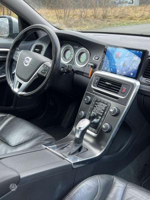 Melns Volvo V60 2012 Viļņa, ar dzinēja tilpumu 2.00 L un nobraukumu 342 tūkst. km par 6200 €, foto 7 vietnē AUTOMOTO.COM.LV