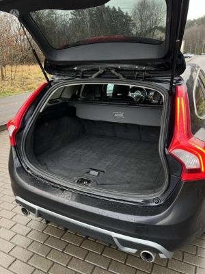 Melns Volvo V60 2012 Viļņa, ar dzinēja tilpumu 2.00 L un nobraukumu 342 tūkst. km par 6200 €, foto 13 vietnē AUTOMOTO.COM.LV