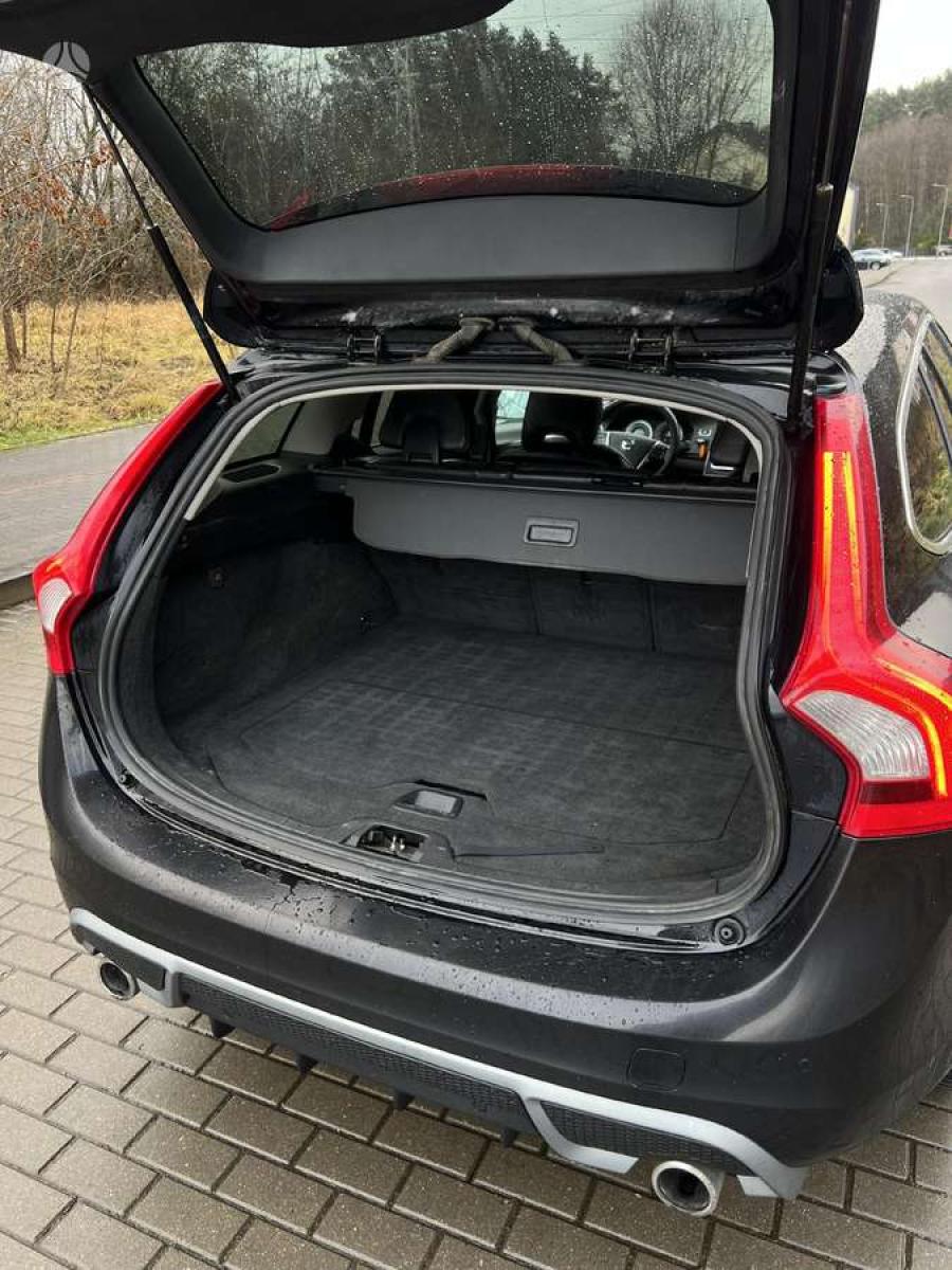 Melns Volvo V60 2012 Viļņa, ar dzinēja tilpumu 2.00 L un nobraukumu 342 tūkst. km par 6200 €, foto 13 vietnē AUTOMOTO.COM.LV