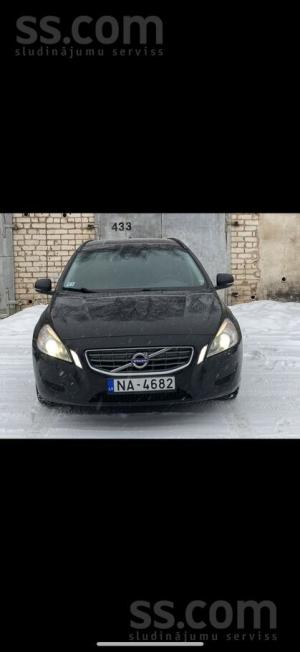 Black Volvo V60 2012 in Valmiera, with an engine capacity of 1.60 L and mileage of 269 thousand km for 5000 €, photo  on AUTOMOTO.COM.LV