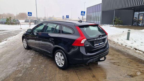 Black Volvo V60 2012 in Siauliai, with an engine capacity of 1.60 L and mileage of 280 thousand km for 4900 €, photo 6 on AUTOMOTO.COM.LV