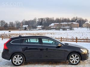Melns Volvo V60 2012 Valmiera, ar dzinēja tilpumu 1.60 L un nobraukumu 255 tūkst. km par 6200 €, foto 2 vietnē AUTOMOTO.COM.LV