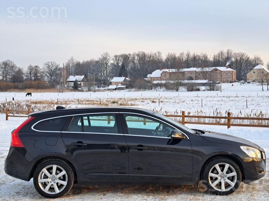 Melns Volvo V60 2012 Valmiera, ar dzinēja tilpumu 1.60 L un nobraukumu 255 tūkst. km par 6200 €, foto 2 vietnē AUTOMOTO.COM.LV