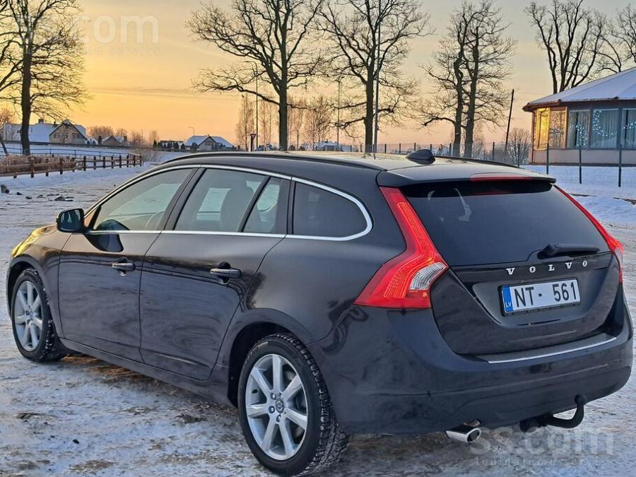 Melns Volvo V60 2012 Valmiera, ar dzinēja tilpumu 1.60 L un nobraukumu 255 tūkst. km par 6200 €, foto 6 vietnē AUTOMOTO.COM.LV