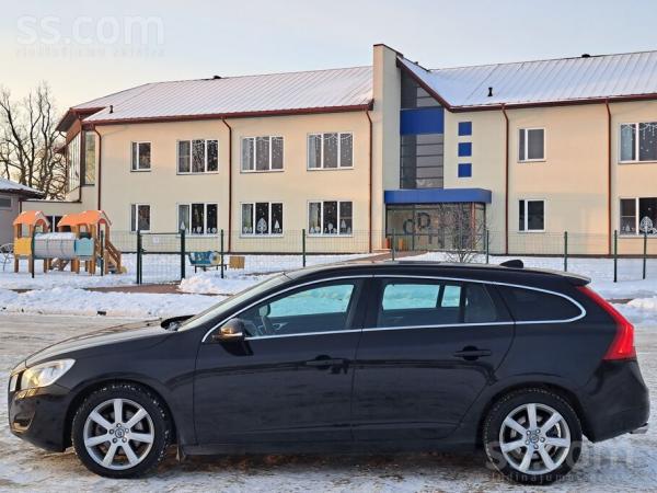 Black Volvo V60 2012 in Valmiera, with an engine capacity of 1.60 L and mileage of 255 thousand km for 6200 €, photo 7 on AUTOMOTO.COM.LV