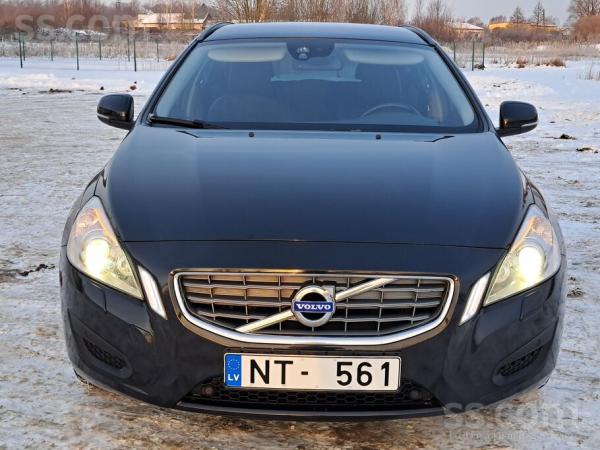 Black Volvo V60 2012 in Valmiera, with an engine capacity of 1.60 L and mileage of 255 thousand km for 6200 €, photo 10 on AUTOMOTO.COM.LV