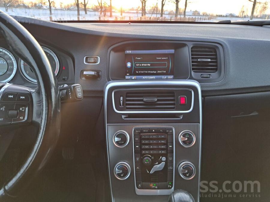 Melns Volvo V60 2012 Valmiera, ar dzinēja tilpumu 1.60 L un nobraukumu 255 tūkst. km par 6200 €, foto 18 vietnē AUTOMOTO.COM.LV