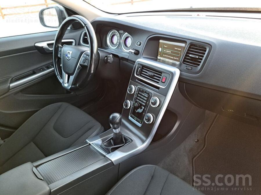 Melns Volvo V60 2012 Valmiera, ar dzinēja tilpumu 1.60 L un nobraukumu 255 tūkst. km par 6200 €, foto 22 vietnē AUTOMOTO.COM.LV