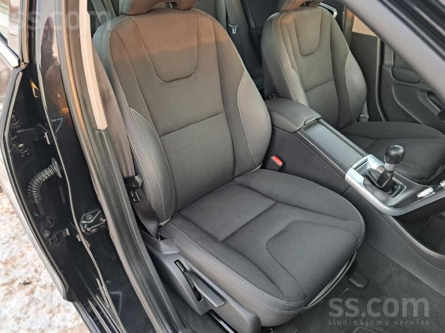 Melns Volvo V60 2012 Valmiera, ar dzinēja tilpumu 1.60 L un nobraukumu 255 tūkst. km par 6200 €, foto 23 vietnē AUTOMOTO.COM.LV