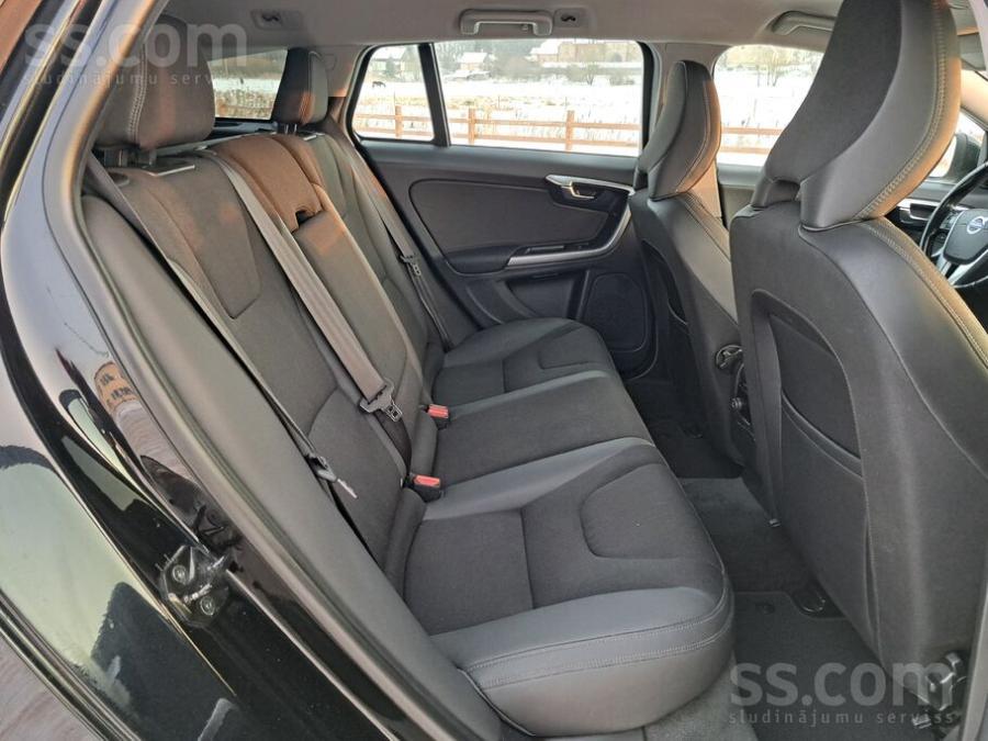 Melns Volvo V60 2012 Valmiera, ar dzinēja tilpumu 1.60 L un nobraukumu 255 tūkst. km par 6200 €, foto 25 vietnē AUTOMOTO.COM.LV