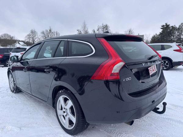 Black Volvo V60 2012 in Alytus, with an engine capacity of 1.98 L and mileage of 273 thousand km for 5650 €, photo 10 on AUTOMOTO.COM.LV
