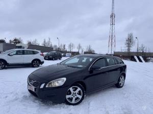 Black Volvo V60 2012 in Alytus, with an engine capacity of 1.98 L and mileage of 273 thousand km for 5650 €, photo 2 on AUTOMOTO.COM.LV