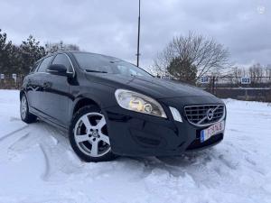 Black Volvo V60 2012 in Alytus, with an engine capacity of 1.98 L and mileage of 273 thousand km for 5650 €, photo 5 on AUTOMOTO.COM.LV