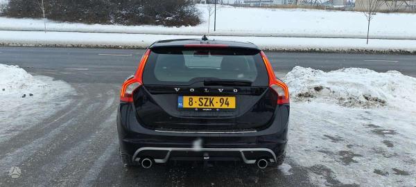 Black Volvo V60 2012 in Kaunas, with an engine capacity of 1.98 L and mileage of 246 thousand km for 5850 €, photo 4 on AUTOMOTO.COM.LV