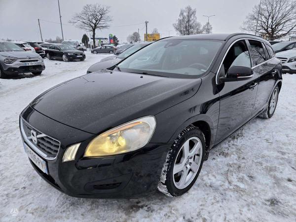 Black Volvo V60 2012 in Taurage, with an engine capacity of 2.40 L and mileage of 228 thousand km for 6100 €, photo 1 on AUTOMOTO.COM.LV