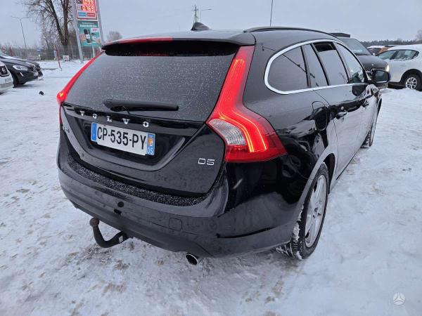 Black Volvo V60 2012 in Taurage, with an engine capacity of 2.40 L and mileage of 228 thousand km for 6100 €, photo 5 on AUTOMOTO.COM.LV