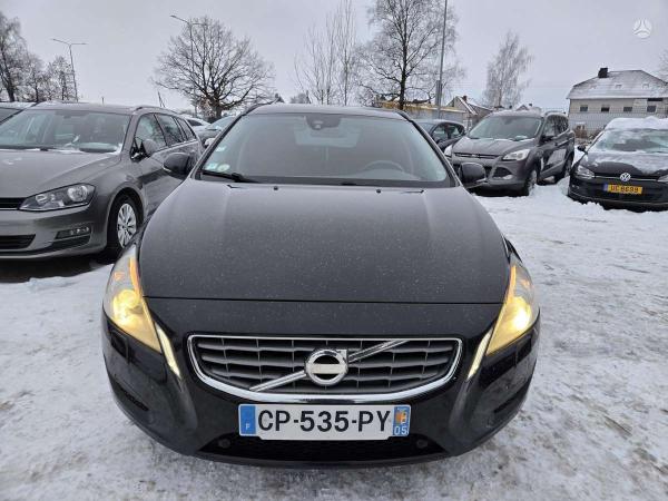 Black Volvo V60 2012 in Taurage, with an engine capacity of 2.40 L and mileage of 228 thousand km for 6100 €, photo 9 on AUTOMOTO.COM.LV