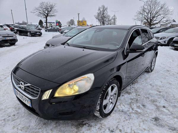 Black Volvo V60 2012 in Taurage, with an engine capacity of 2.40 L and mileage of 228 thousand km for 6100 €, photo 10 on AUTOMOTO.COM.LV