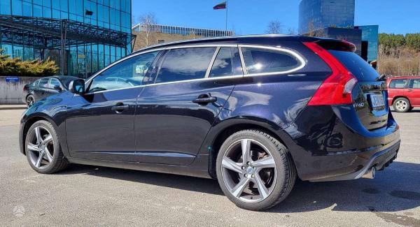 Melns Volvo V60 2012 Viļņa, ar dzinēja tilpumu 1.98 L un nobraukumu 284 tūkst. km par 7099 €, foto 2 vietnē AUTOMOTO.COM.LV