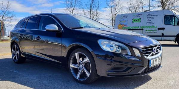Melns Volvo V60 2012 Viļņa, ar dzinēja tilpumu 1.98 L un nobraukumu 284 tūkst. km par 7099 €, foto 4 vietnē AUTOMOTO.COM.LV