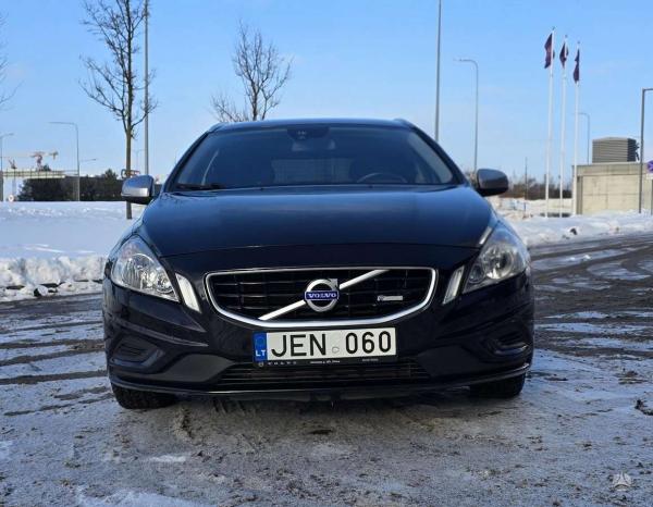 Melns Volvo V60 2012 Viļņa, ar dzinēja tilpumu 1.98 L un nobraukumu 284 tūkst. km par 7099 €, foto 8 vietnē AUTOMOTO.COM.LV