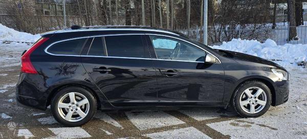 Melns Volvo V60 2012 Viļņa, ar dzinēja tilpumu 1.98 L un nobraukumu 284 tūkst. km par 7099 €, foto 9 vietnē AUTOMOTO.COM.LV