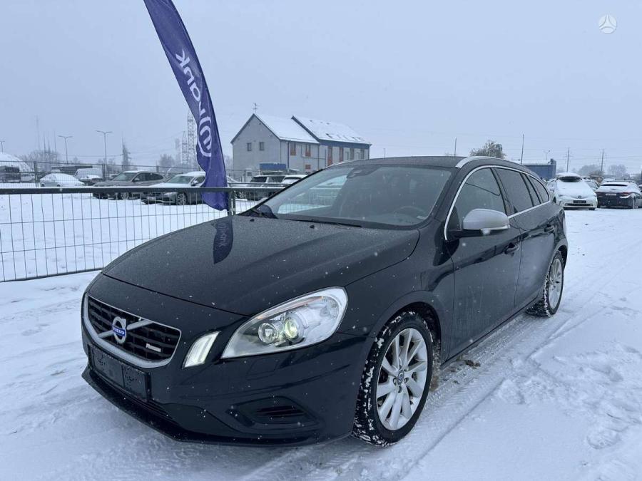 Black Volvo V60 2012 in Marijampole, with an engine capacity of 1.56 L and mileage of 216 thousand km for 5450 €, photo 1 on AUTOMOTO.COM.LV