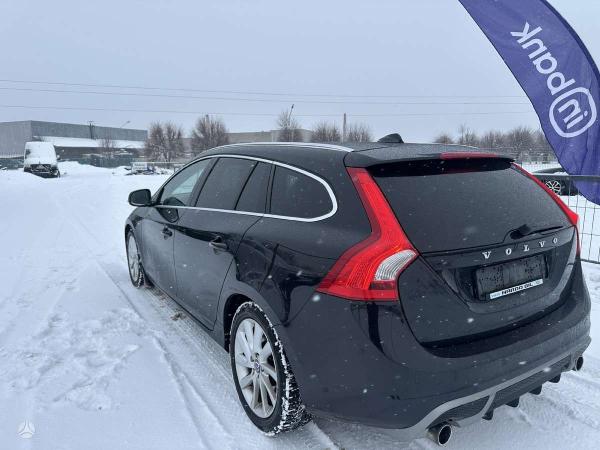 Black Volvo V60 2012 in Marijampole, with an engine capacity of 1.56 L and mileage of 216 thousand km for 5450 €, photo 7 on AUTOMOTO.COM.LV