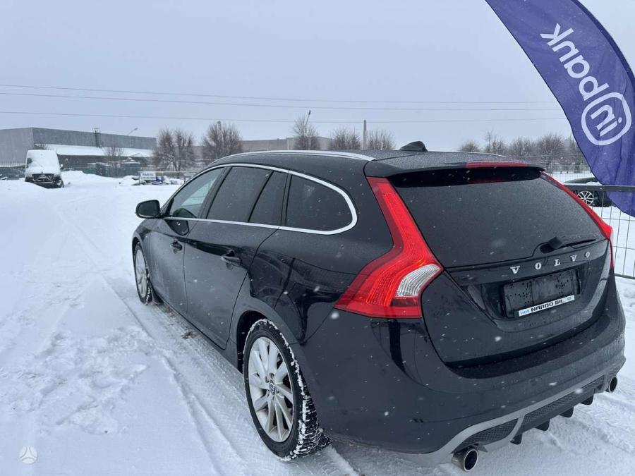 Black Volvo V60 2012 in Marijampole, with an engine capacity of 1.56 L and mileage of 216 thousand km for 5450 €, photo 7 on AUTOMOTO.COM.LV