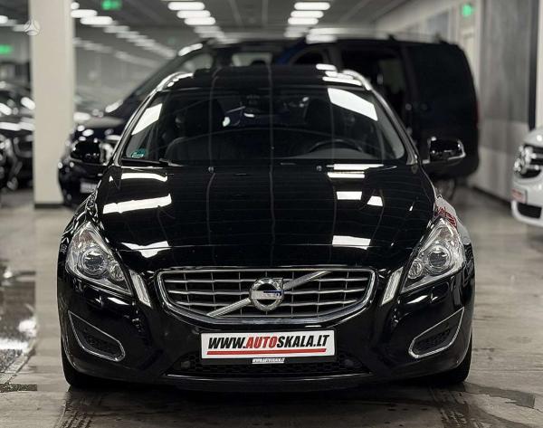 Black Volvo V60 2012 in Klaipeda, with an engine capacity of 2.40 L and mileage of 263 thousand km for 7400 €, photo 6 on AUTOMOTO.COM.LV