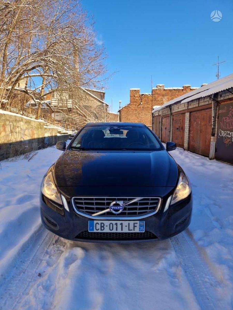 Black Volvo V60 2012 in Kaunas, with an engine capacity of 1.98 L and mileage of 280 thousand km for 6250 €, photo 1 on AUTOMOTO.COM.LV